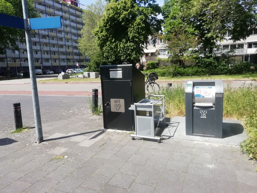 Het afval past niet altijd in de container - Khamakar News Agency