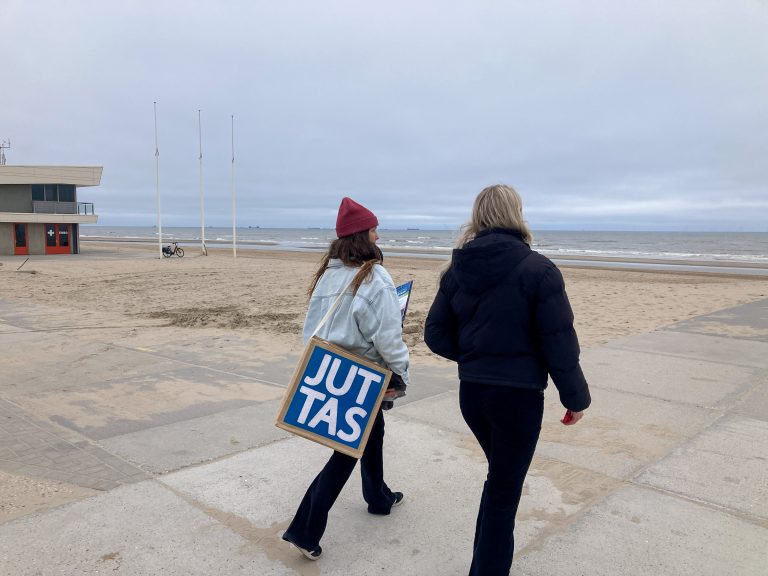 Jutten voor een schoon Noordwijks strand - Khamakar News Agency